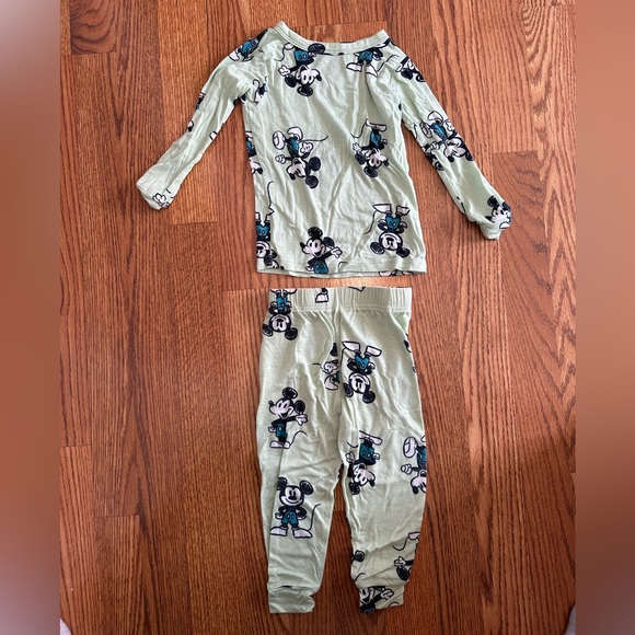 Disney | Pajamas | Disney Kids Pajamas Green Mickey Mouse Set | Poshmark